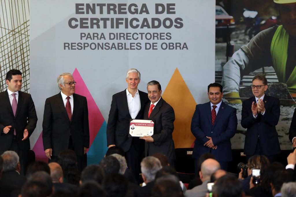 Entrega Alfredo del Mazo certificados a directores responsables de obra ...